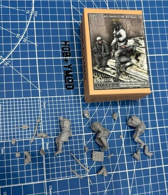 EM-35251 Фигурки для самостоятельной росписи 1:35 Panzergrenadiers LAH. Kharkov Set-2