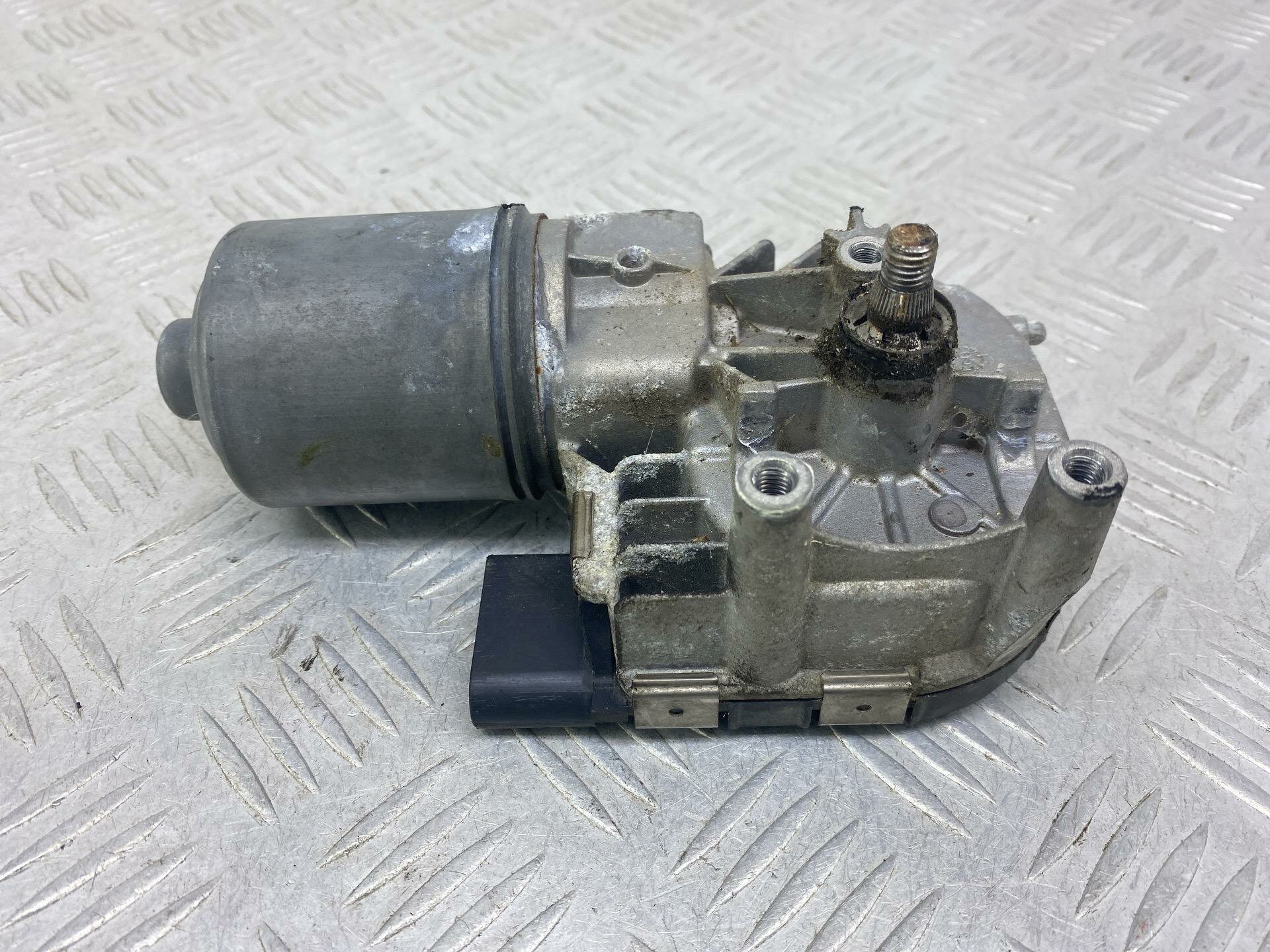 Моторчик трапеции дворников (стеклоочистителя) Volkswagen Golf 5 2005 1K1955119C