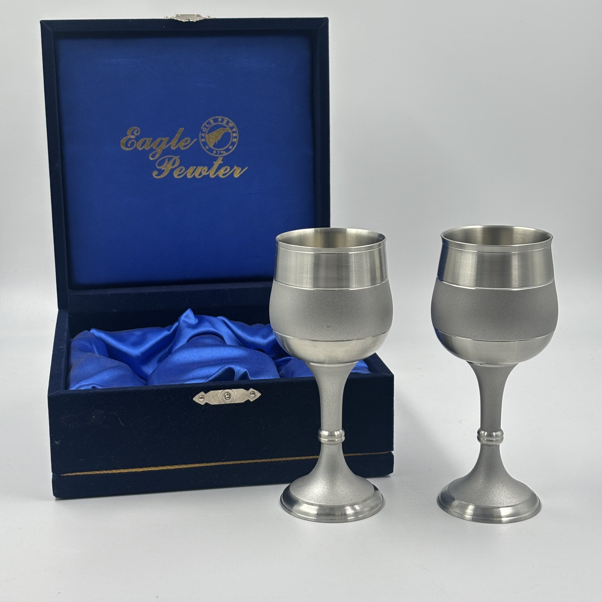 Набор из двух бокалов в оригинальном футляре, "Eagle Pewter", олово, ткань, Малайзия