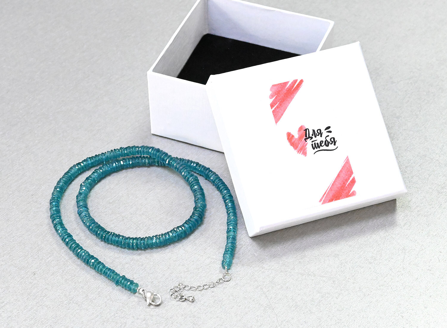 Бусы, шпинель