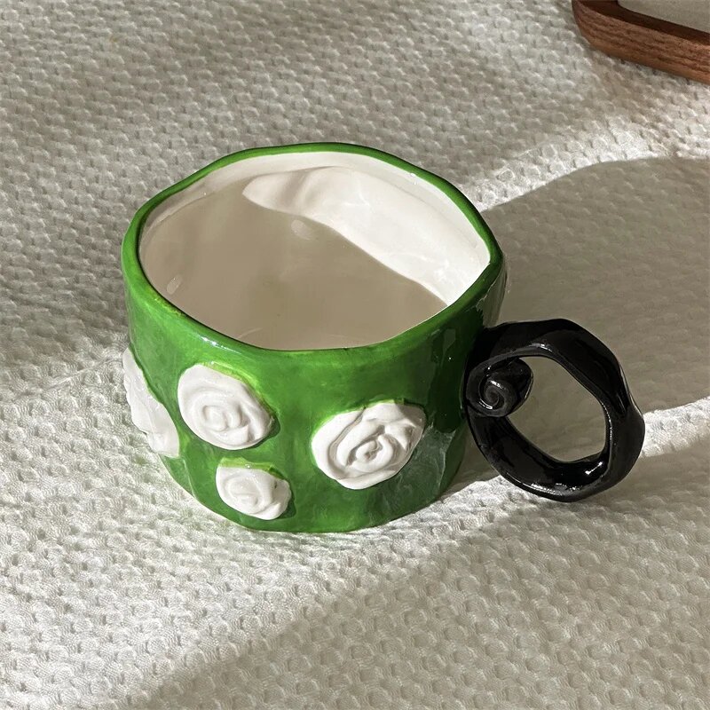 Инс ручная краска Керамические кружки Творческий рельеф Узор цветков розы Кофейные чашки Размерная нерегулярная домашняя