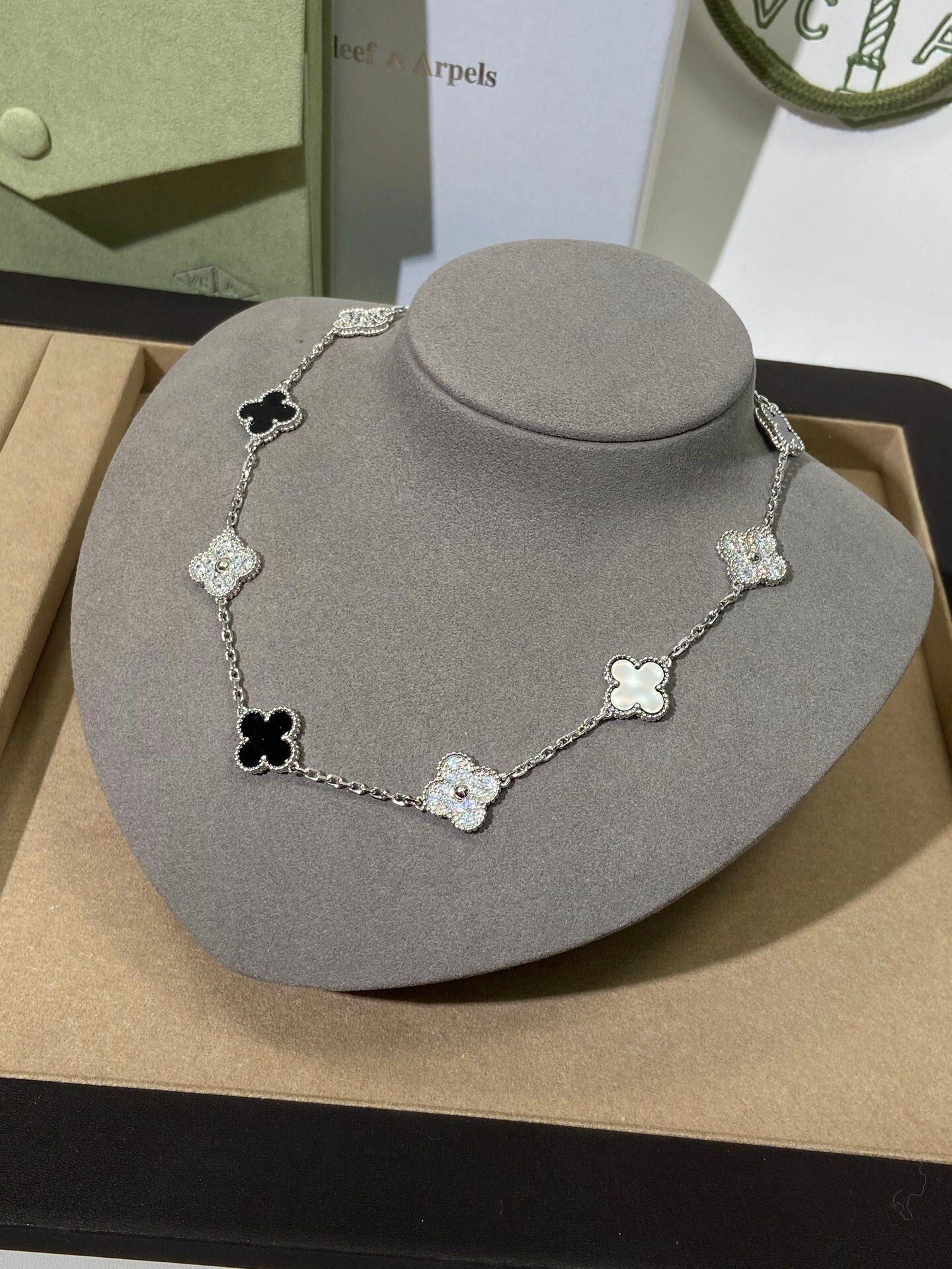Van Cleef & Arpels Ожерелье С подвесками