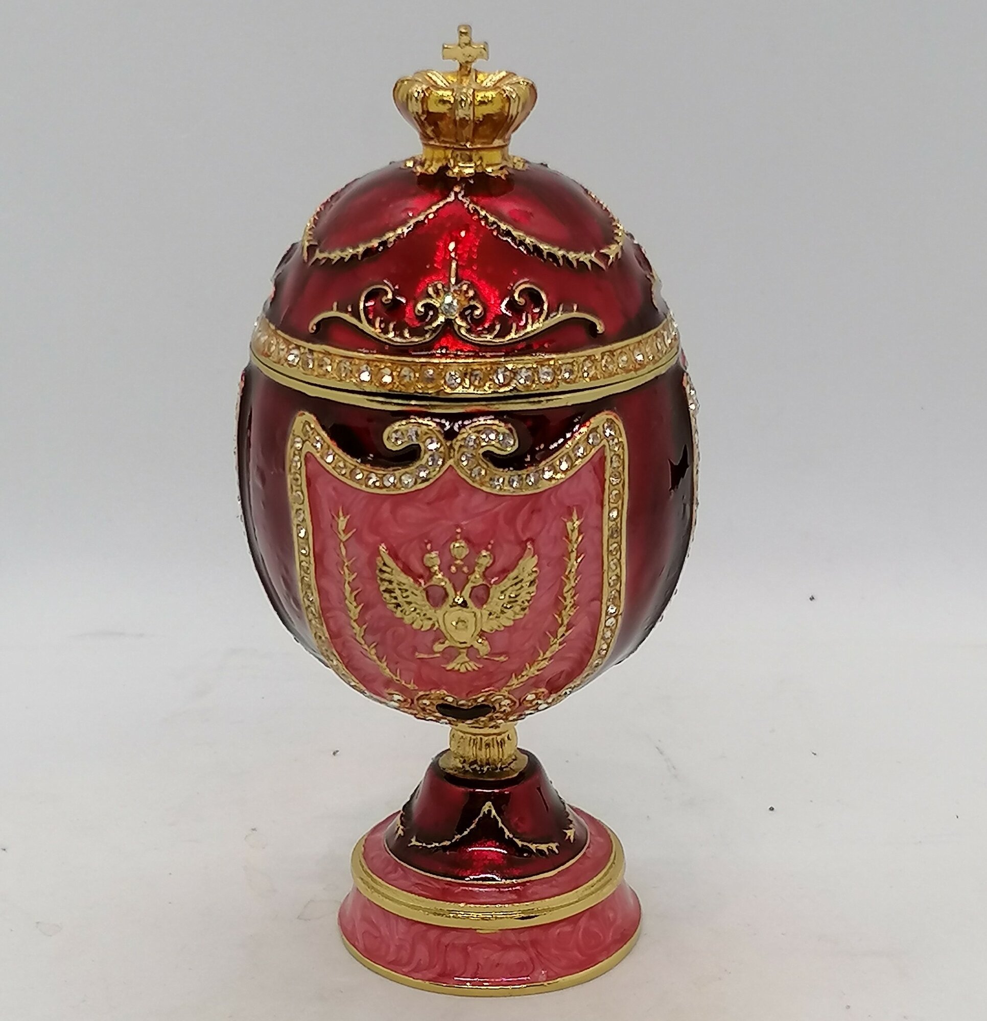 Яйцо Фаберже с орнаментом в виде герба, арт 2979к1 , красное