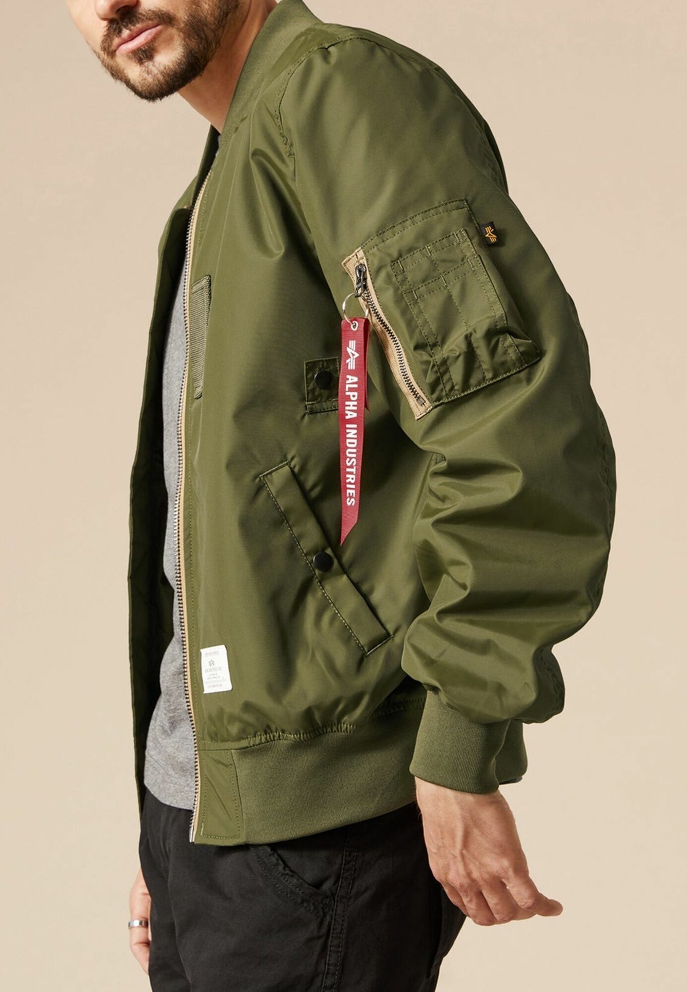 Бомбер ALPHA INDUSTRIES, размер 46, зеленый — фото 1