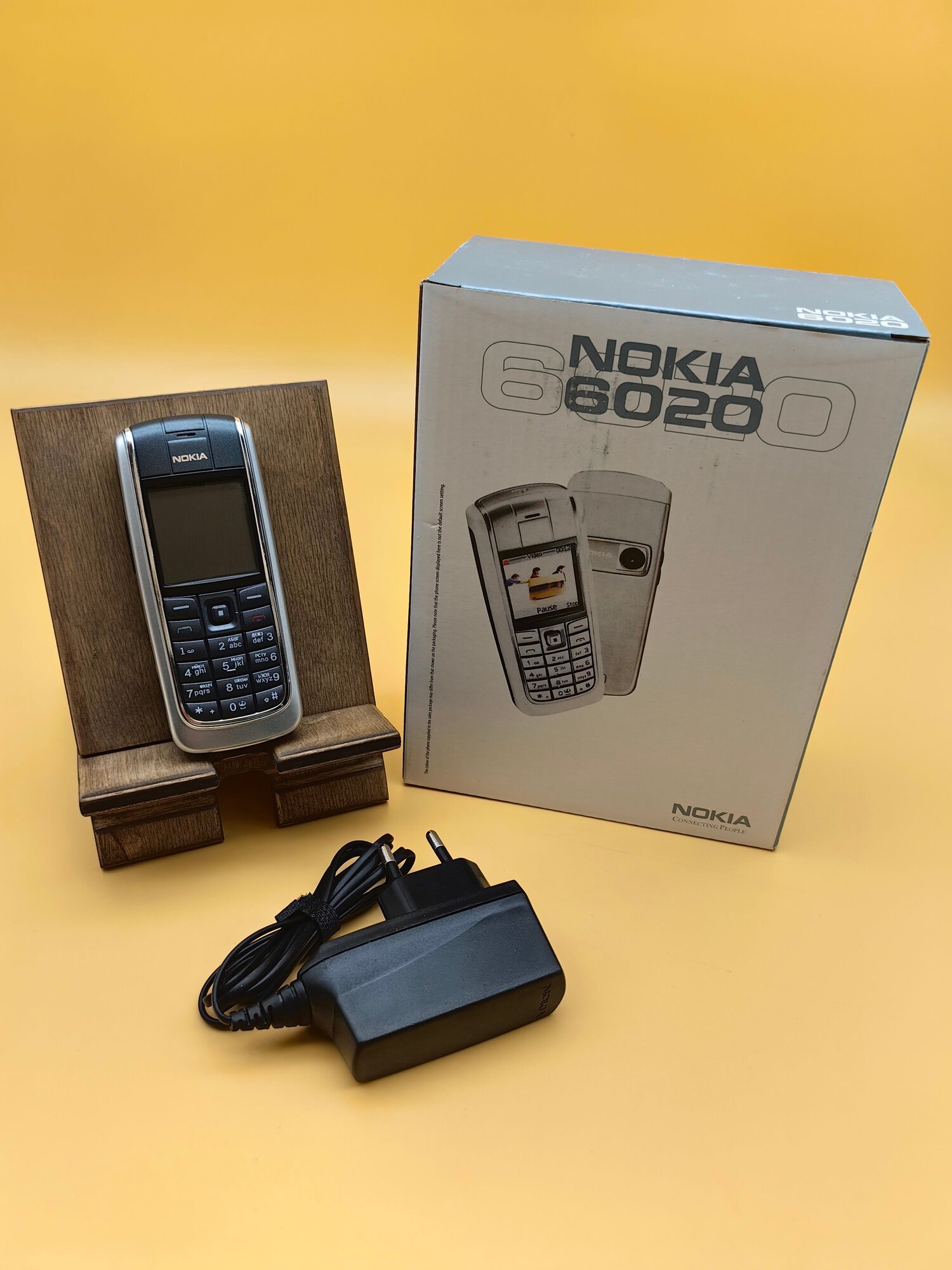 Мобильный раритетный кнопочный телефон Nokia 6020, Серебристый