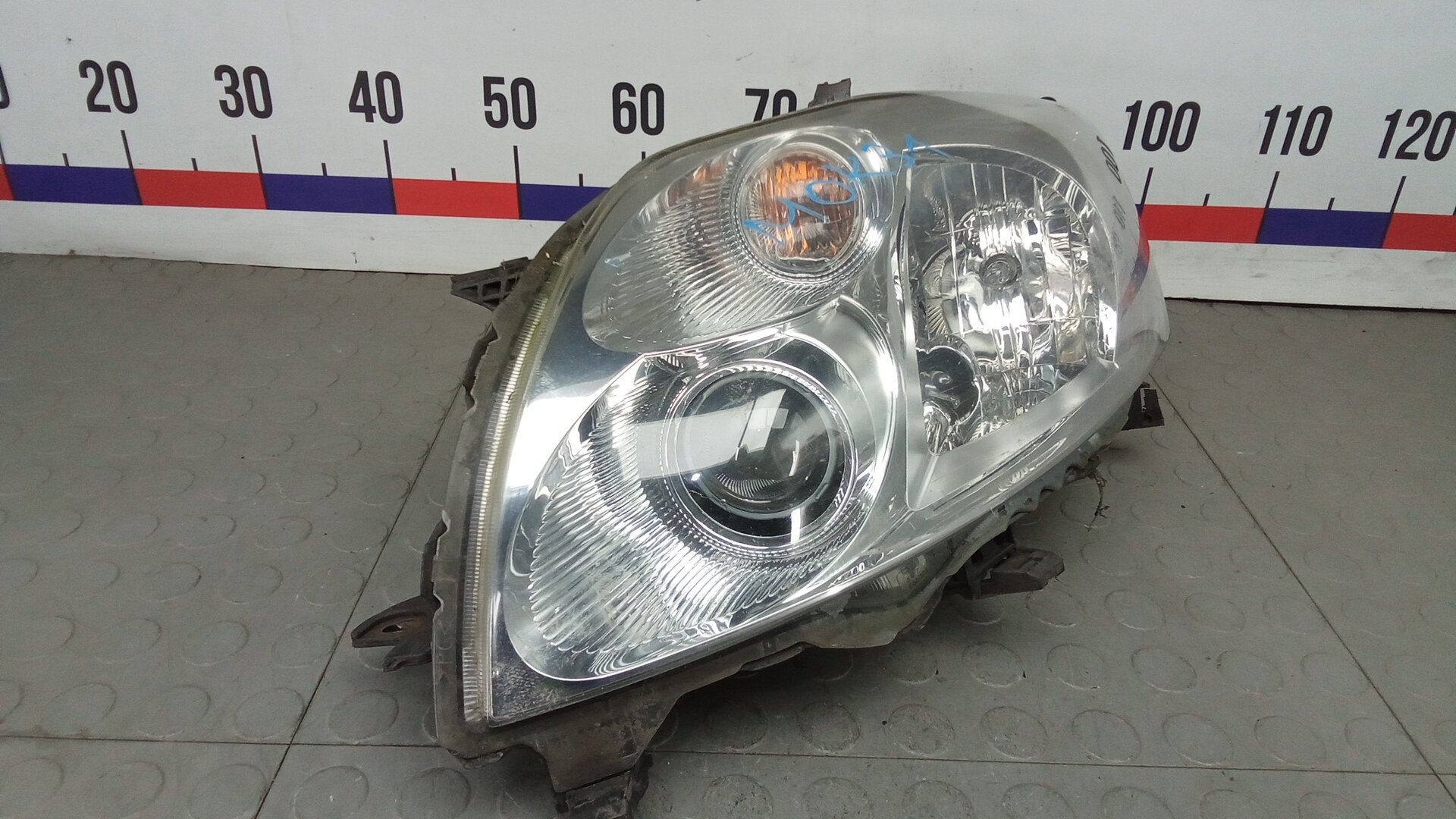 Фара левая TOYOTA AURIS E150