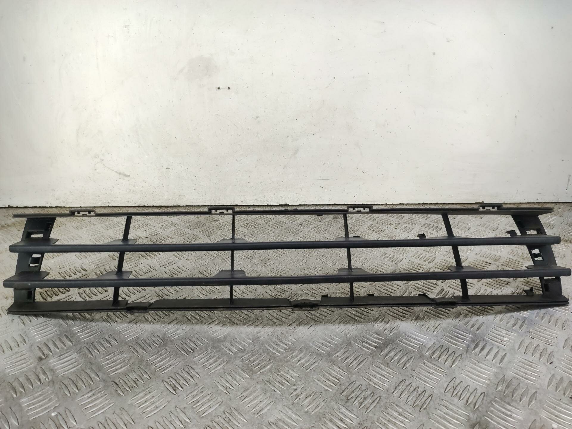 Решетка в бампер нижняя Citroen Xsara Picasso рест. 2009 9650212277