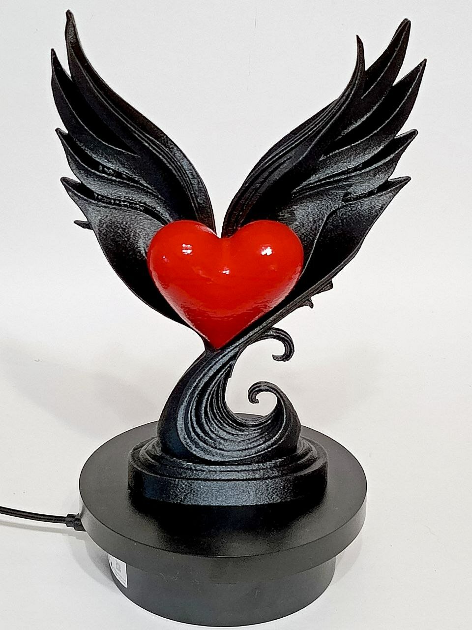 3D-фигурка Черные Крылья с Сердцем – символ вашей любви