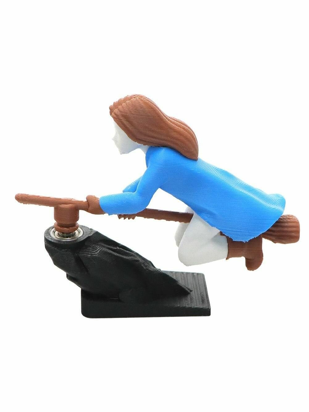 Фигурка на капот Ведьма, дрифтующая вместе с автомобилем мужчина , высота 7.8 см