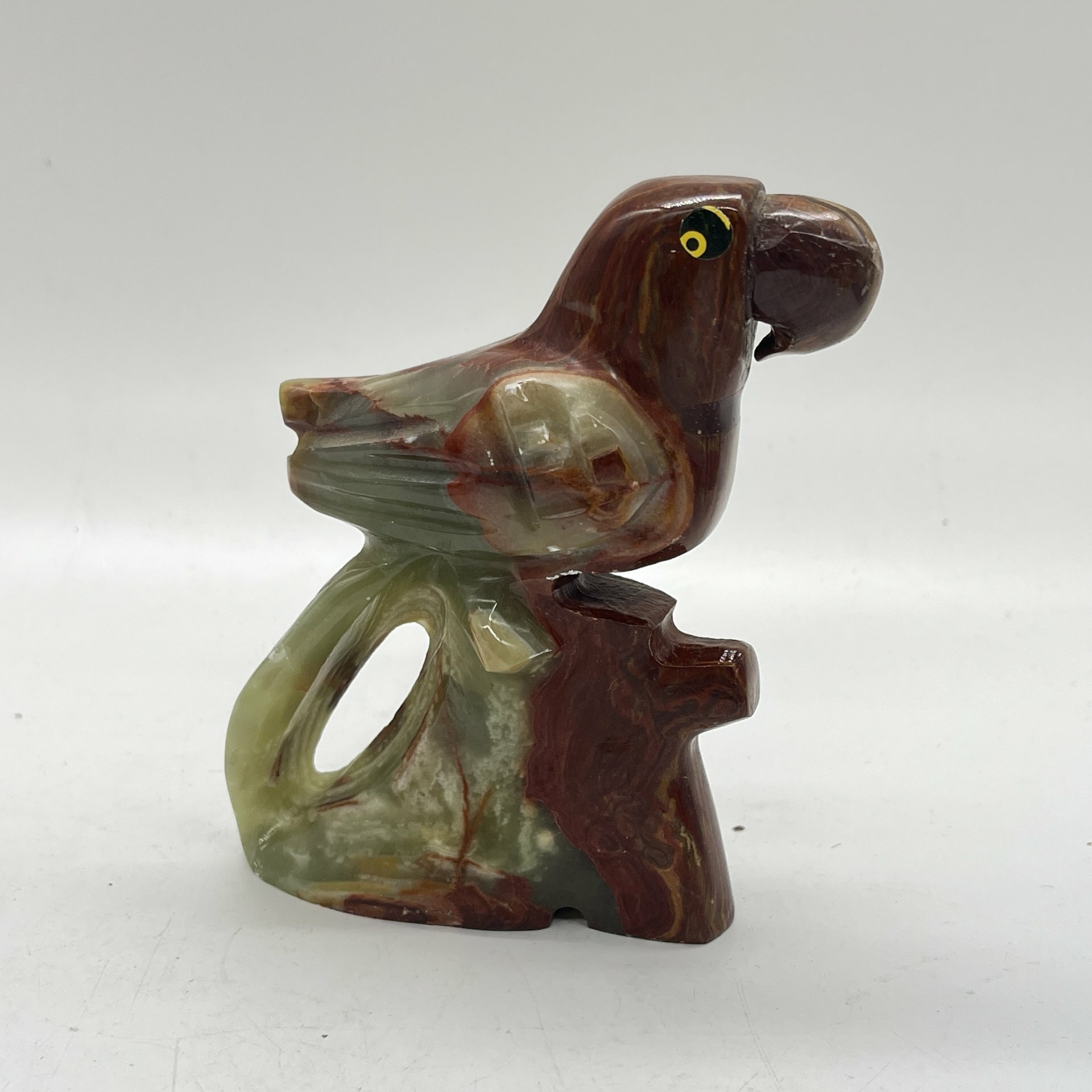 Статуэтка "Попугай на пне", натуральный камень, резьба, Азия, 1980-2000 гг.