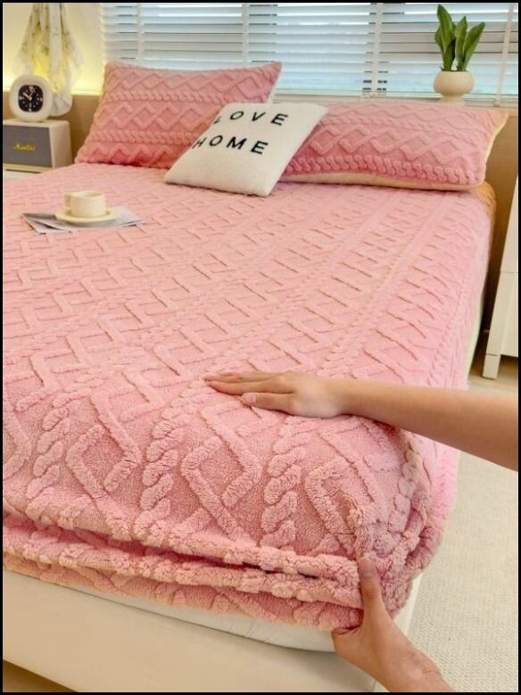 Эксклюзивный комплект для матраса с покрывалом на резинке из искусственного пуха повышенной толщины и тепла в чистом цвете