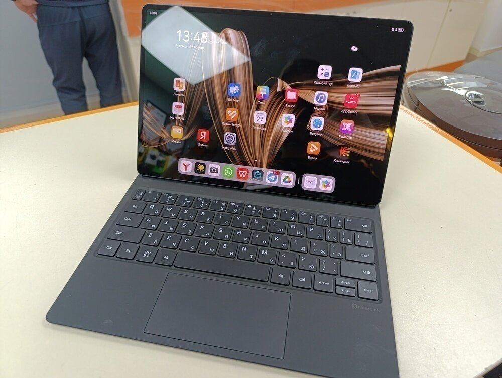 Планшет HUAWEI MatePad Pro 12.6 (WGRR-W09) 12/256Gb WiFi White + клавиатура б/у уценка