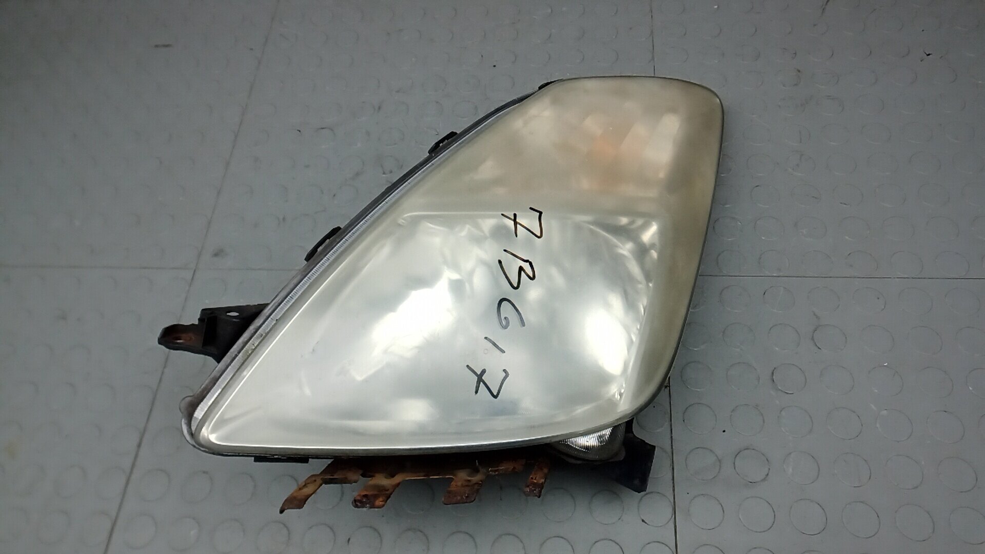 Фара левая TOYOTA PRIUS XW20
