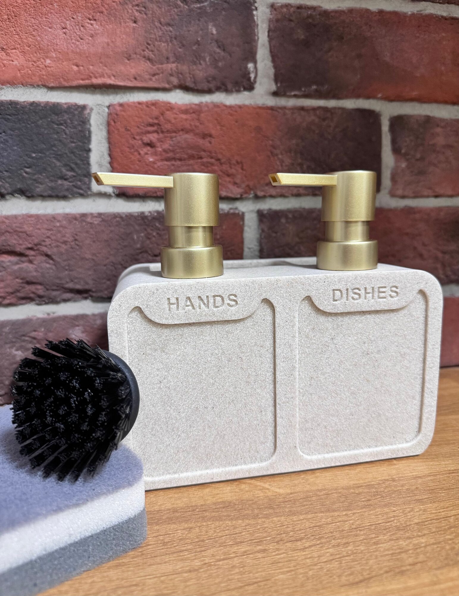 Дозатор для моющего средства на кухню двойной , диспенсер для мыла с губкой и щеткой бежевый