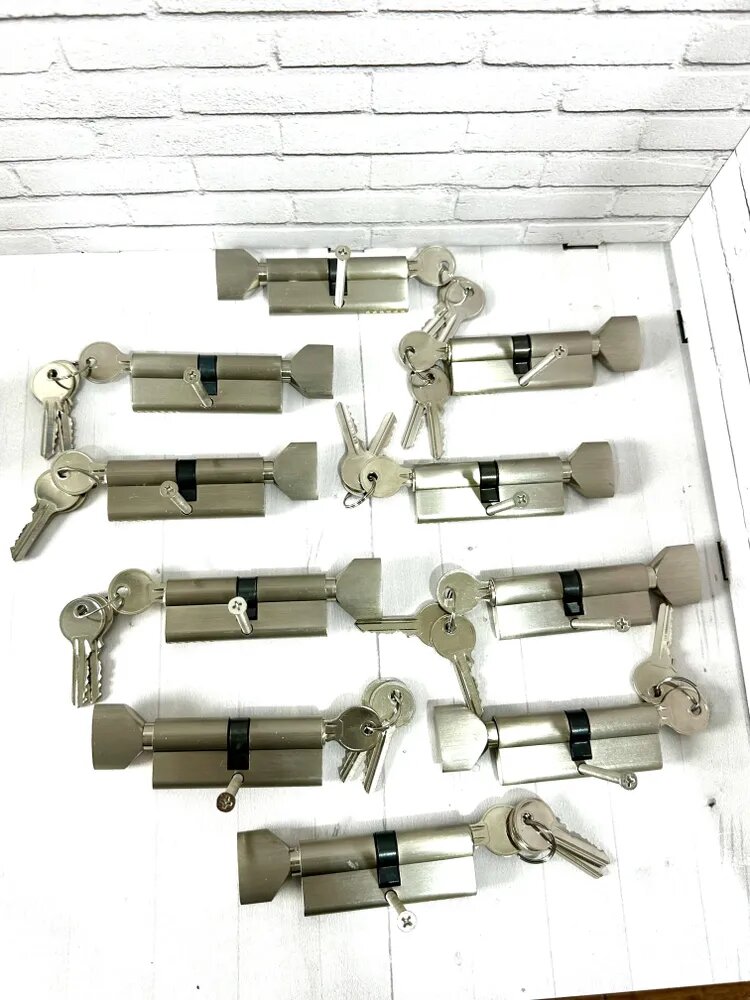 Личинки замка (цилиндровый механизм) 70 к-в под один ключ -комплект 10 шт (ключи 30 шт)