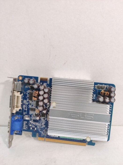 Видеокарта Asus GeForce EN7600GS Silent/HTD/256M/A