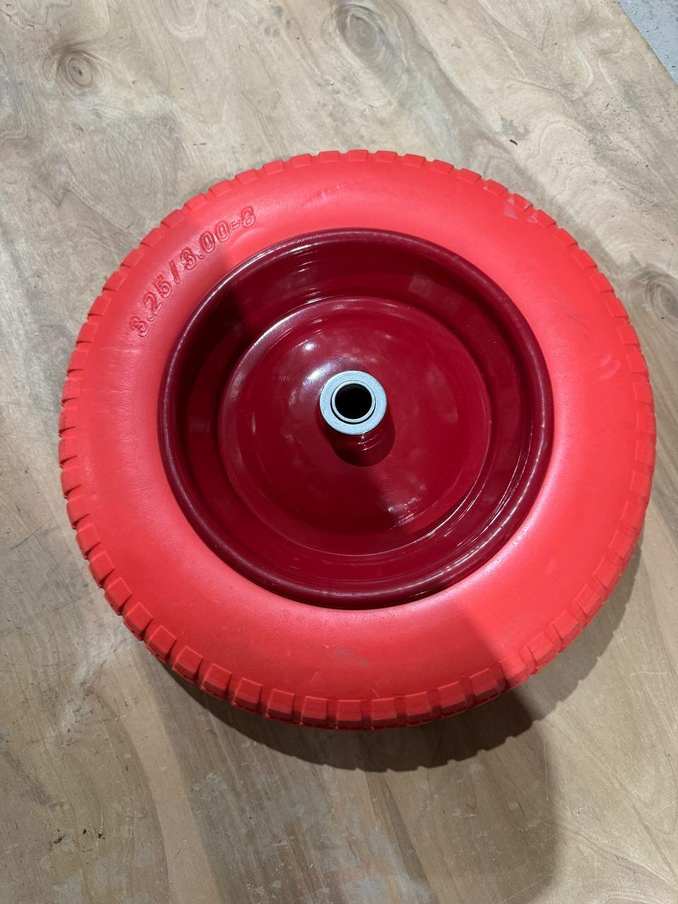 Колесо для тачки садовой строительной PU1301, 13*3,25-8 20/80мм диск сварной красный, полиуретановое