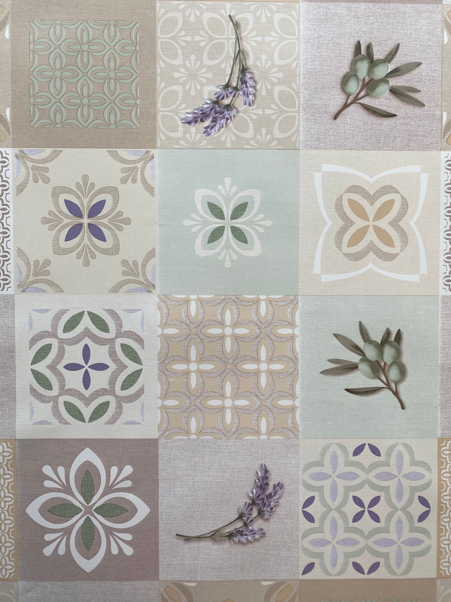 Клеенка на стол Decorama Лавандовая олива, ПВХ, 140x110 см, гладкая на нетканой основе