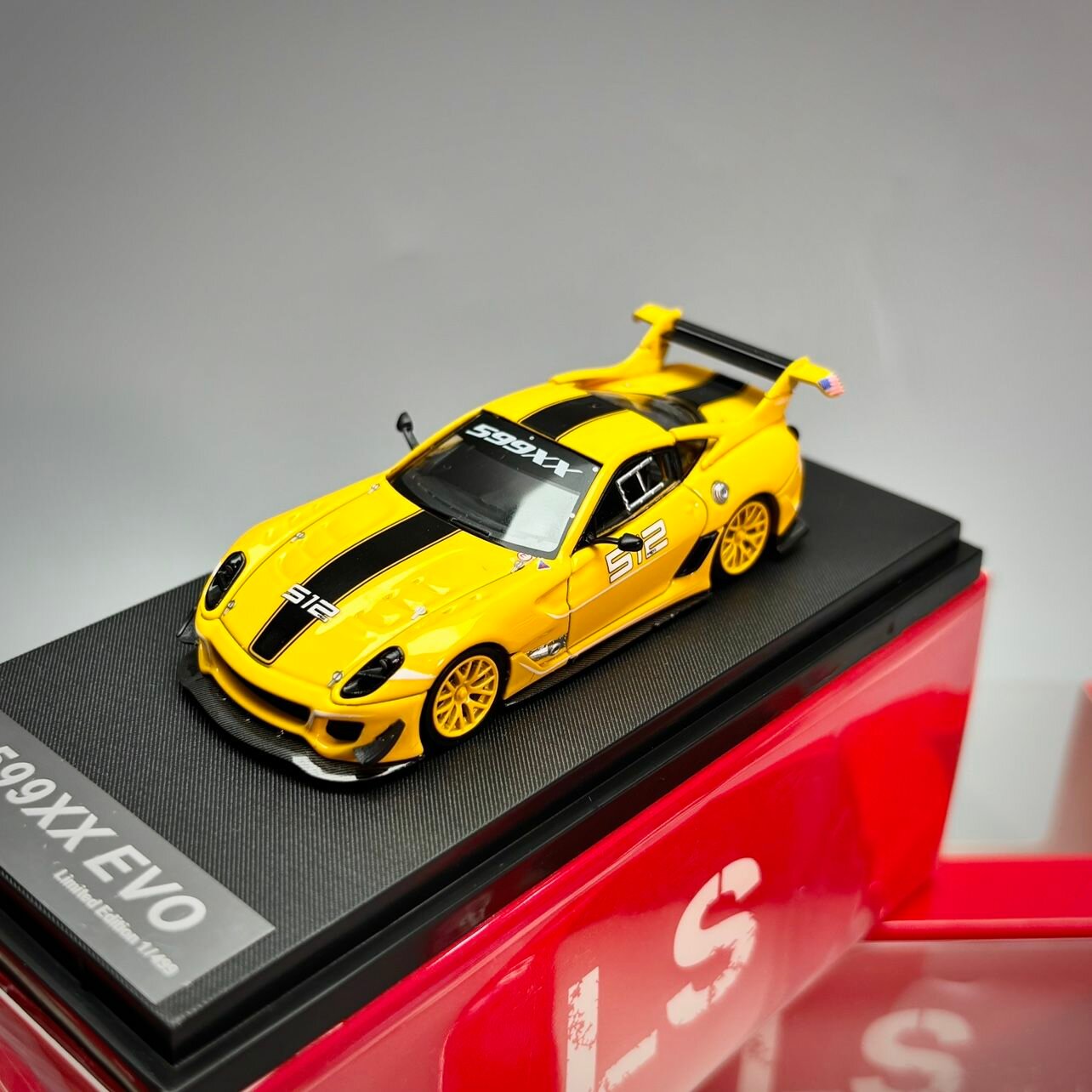 Машинка LS 1:64 феррари 599XX EVO Модель легкосплавного автомобиля
