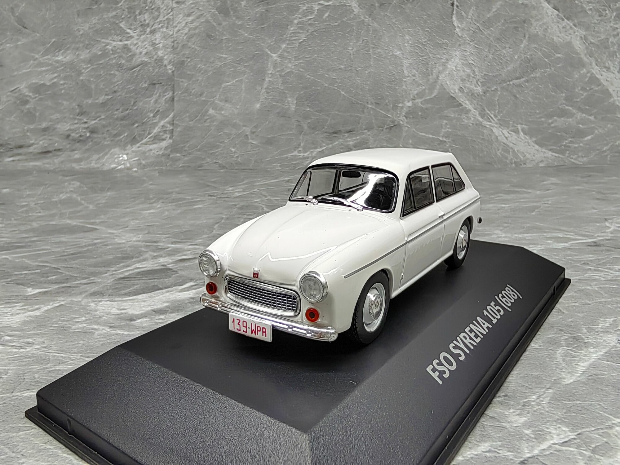 Модель автомобиля FSO SYRENA LAMINAT в масштабе 1:43, изготовленная методом литья под давлением