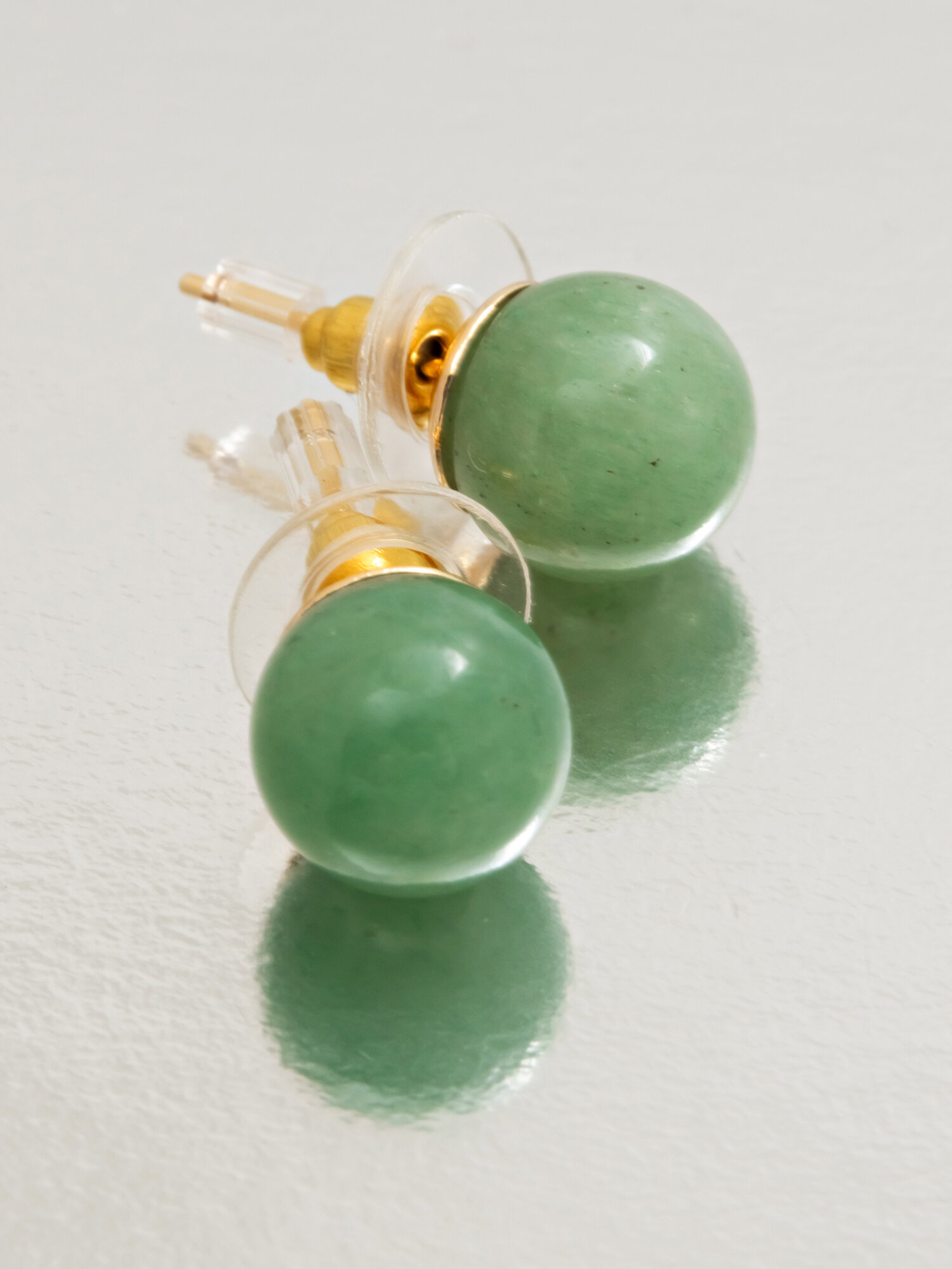 Серьги пусеты, нефрит