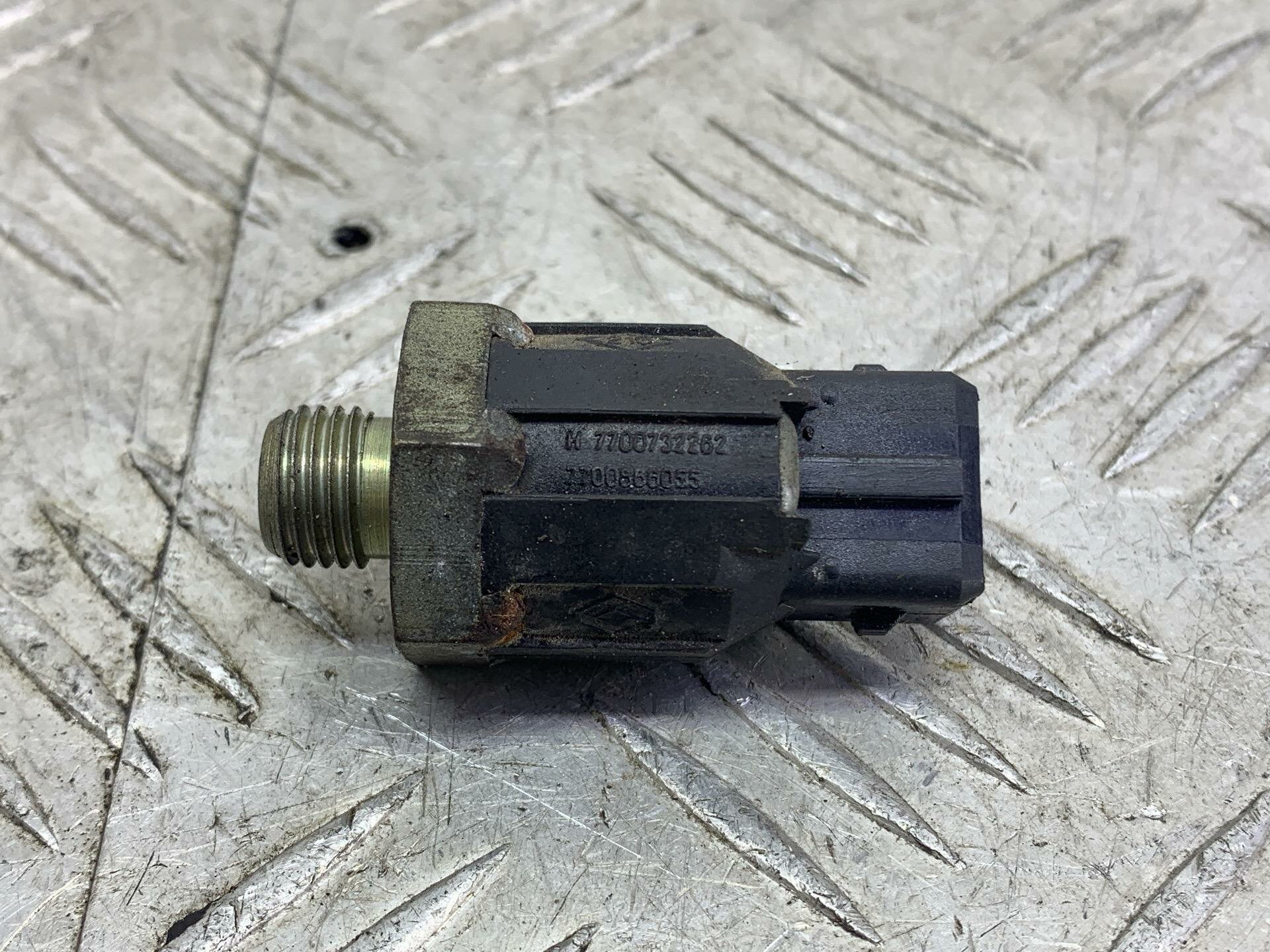 Датчик детонации Renault Megane рест. (1999 - 2003) 7700732262