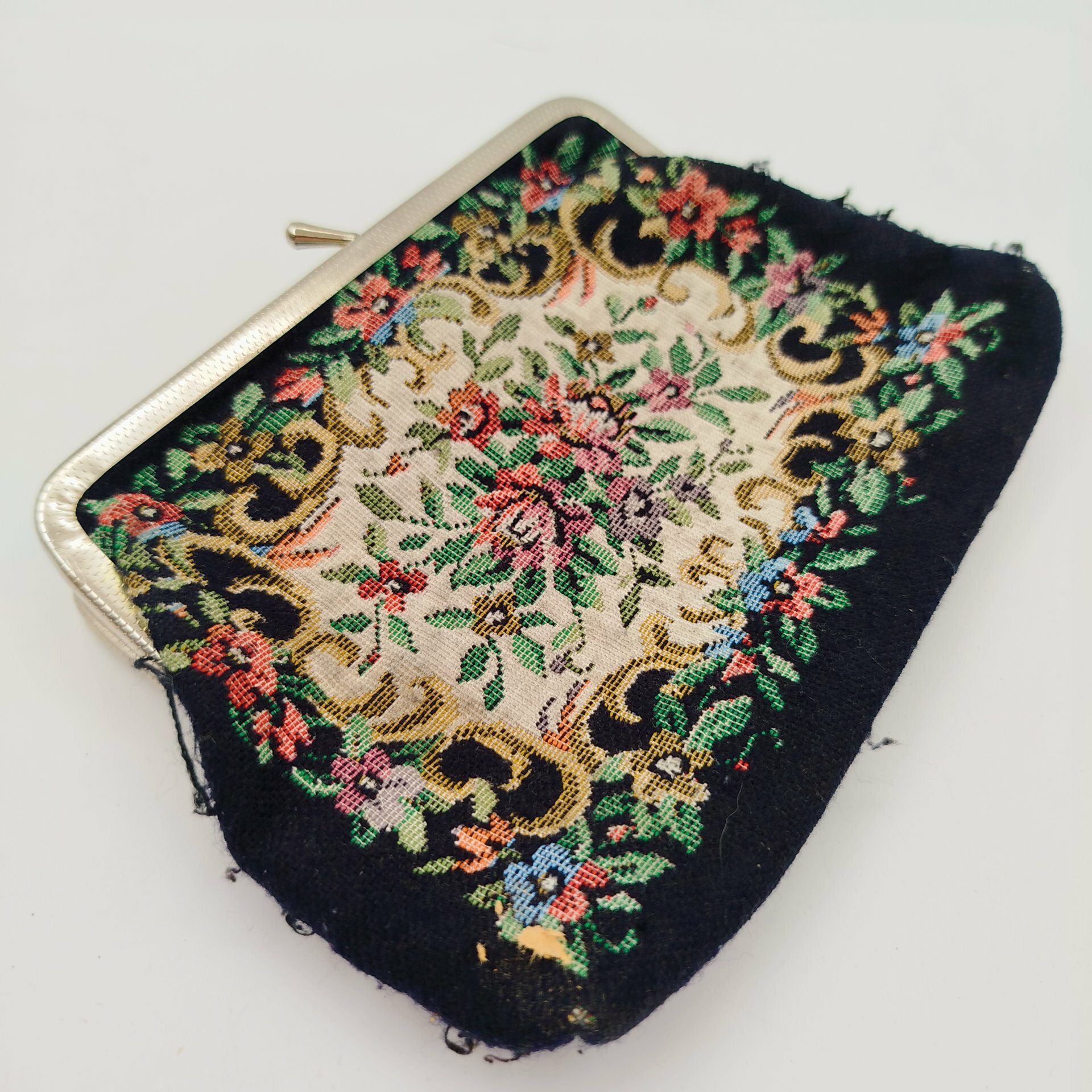 Кошелек женский винтажный с цветочной вышивкой и фермуаром, ткань, металл, СССР