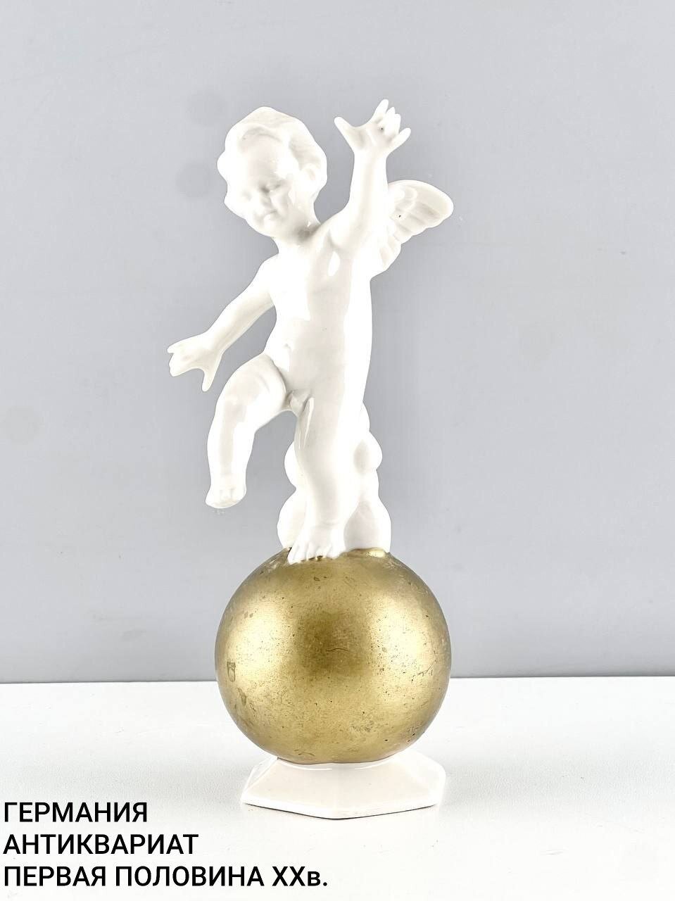 Старинная статуэтка "Путти на золотом шаре". Фарфор Grafenthal. Германия, первая половина 20-го в.