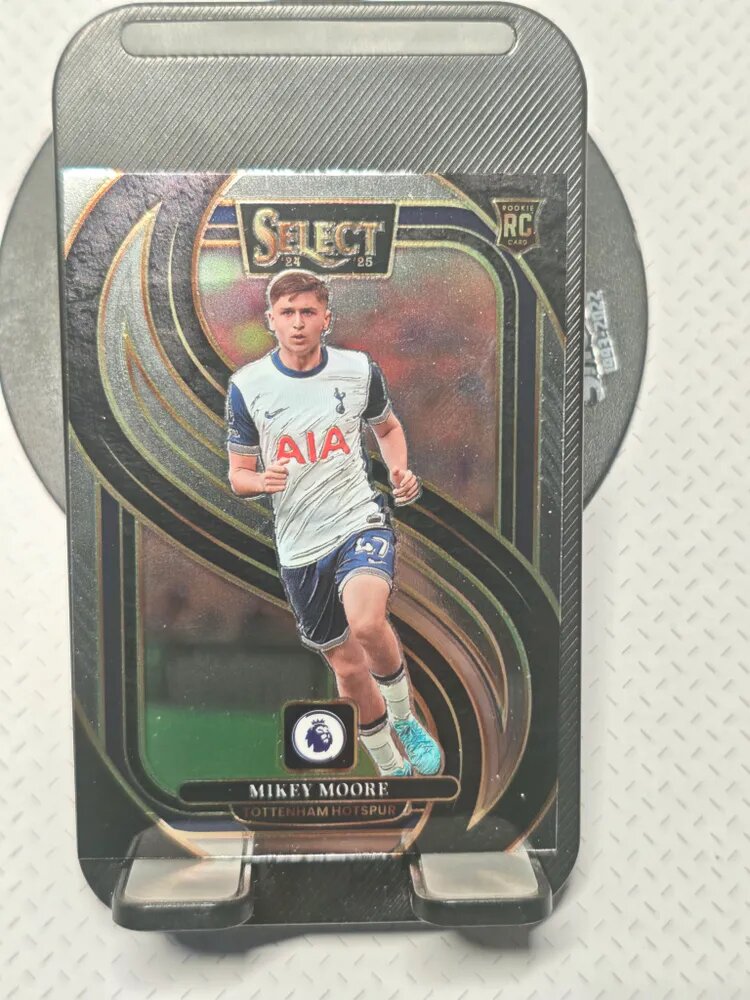 Коллекционные футбольные карточки PANINI SELECT