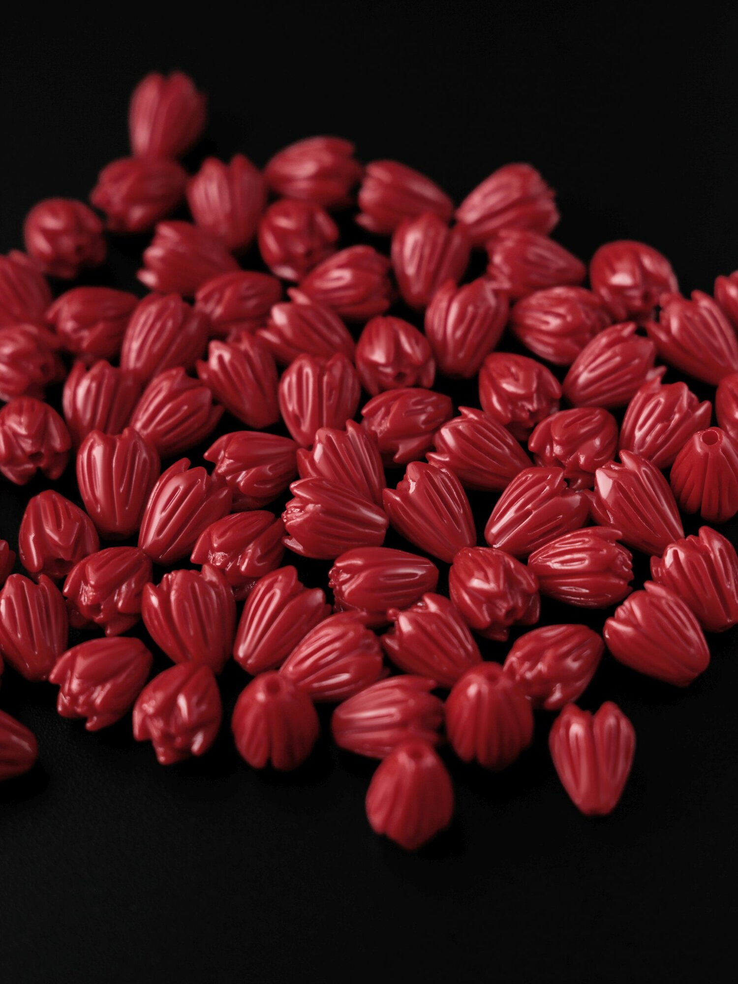 Бусины из коралла 12 шт, цветочки, 8-8.5x6.5-7 мм, цвет красный