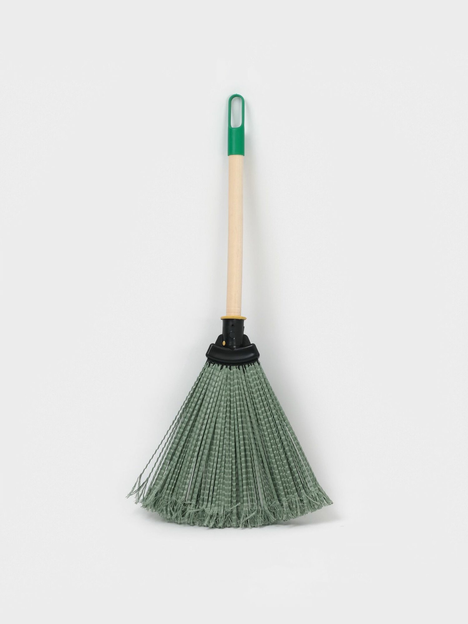 Веник полипропиленовый с черенком, длина 39 см, цвет зеленый, бежевый