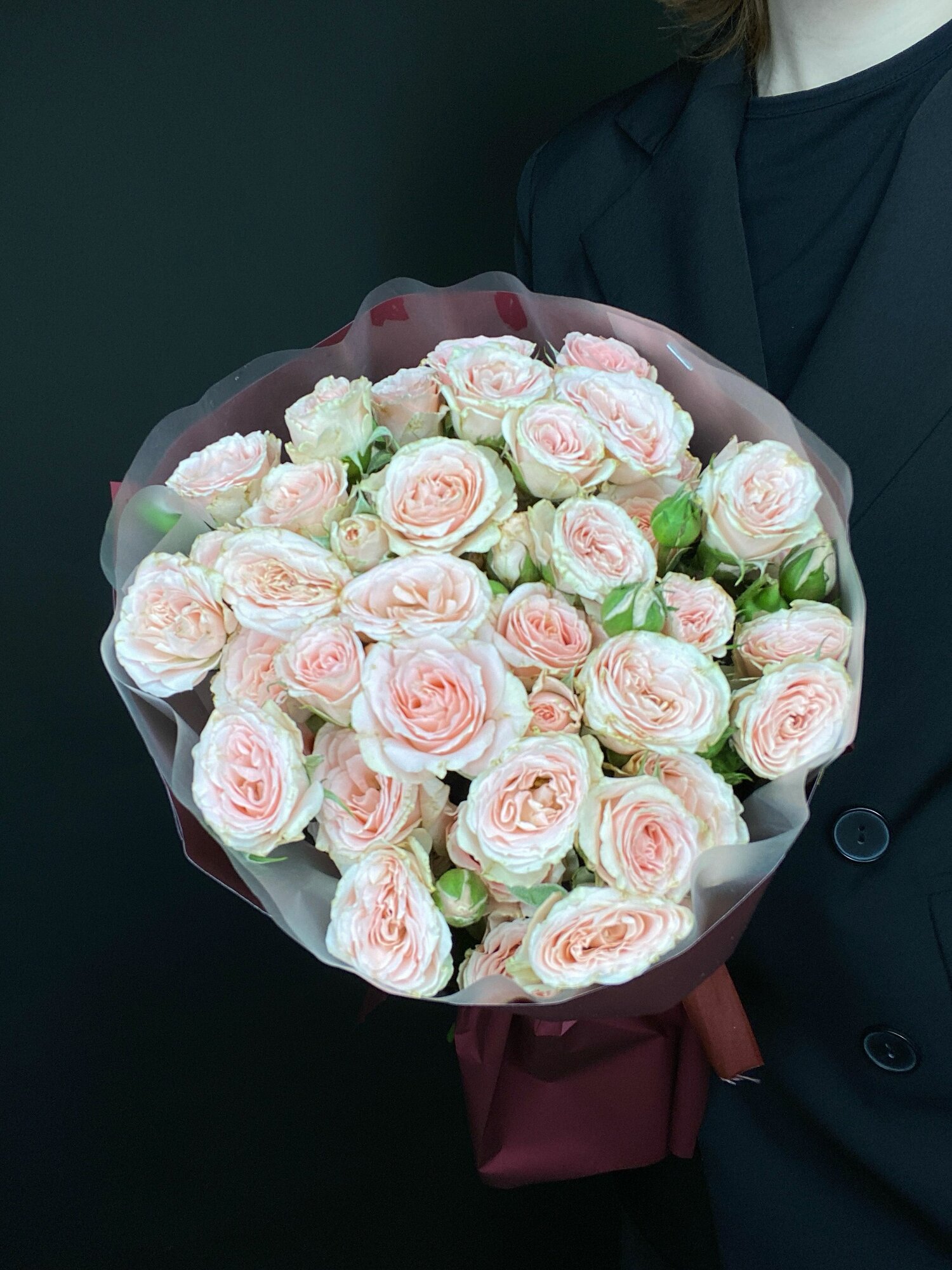 Кустовые розы (кустовая роза - 9 шт), высота букета 50 см, ширина 15 см