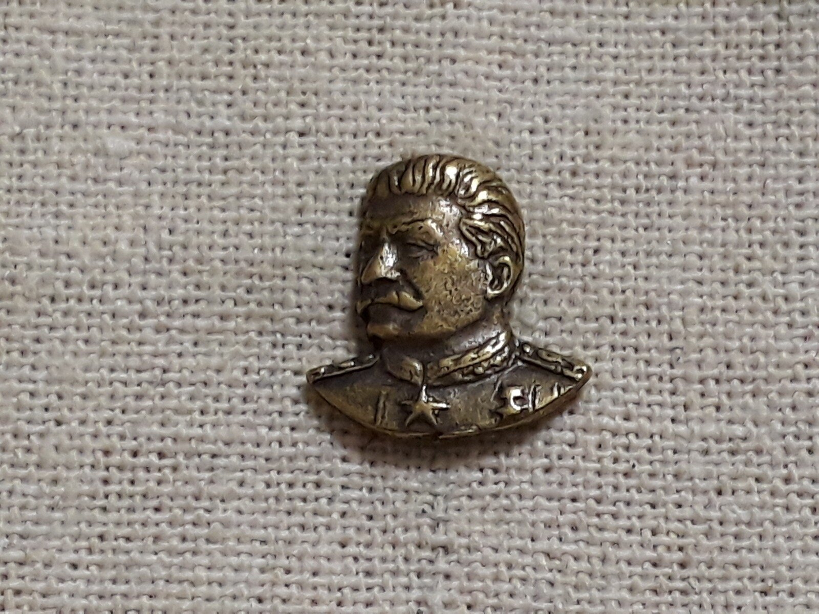 Тяжелый знак фрачник Сталин бюст