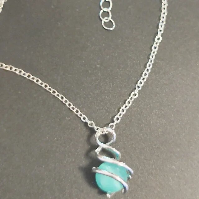 Valorant Sage Healing Orb Модель кулон ожерелье для мужчин и женщин серебряный цвет зеленый камень со спиральной проволокой цепочка ожерелье фанаты ювелирные изделия