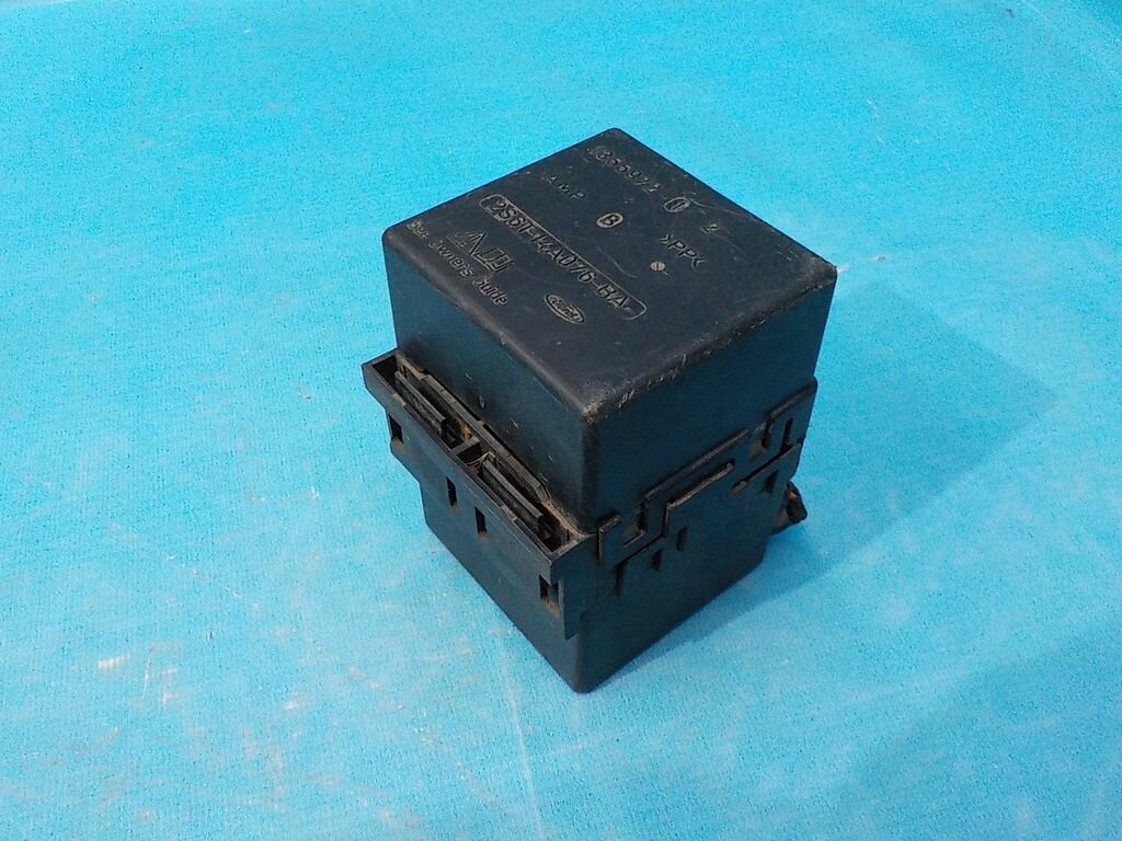 Блок реле Ford Fusion 2002-2012 2S6T14A390AA - Б/У