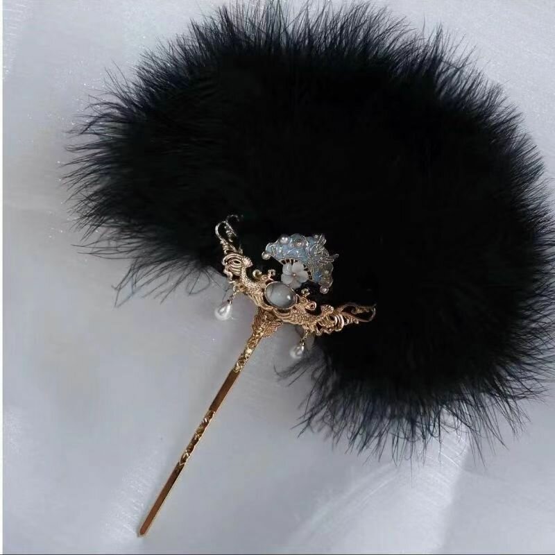 Веер кружевной перьями