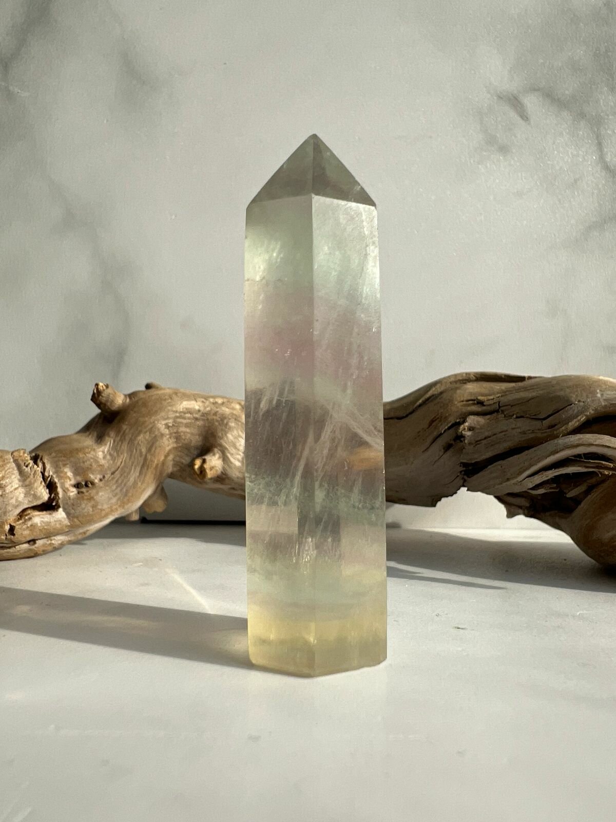 Кристалл флюорит , натуральный минералл 55 мм. 29 гр.