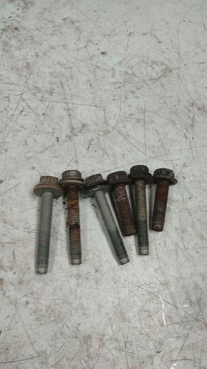 Болт Cadillac CTS 2 (2007 - 2014)