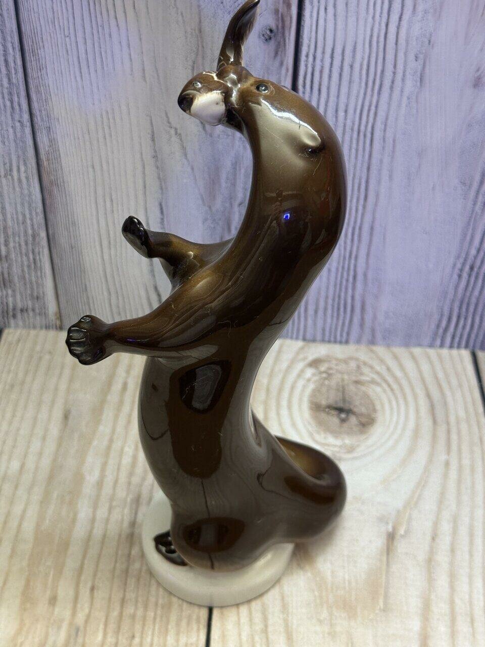 Статуэтка Выдра ловит рыбу Лфз Фарфор ссср 70 годы винтаж