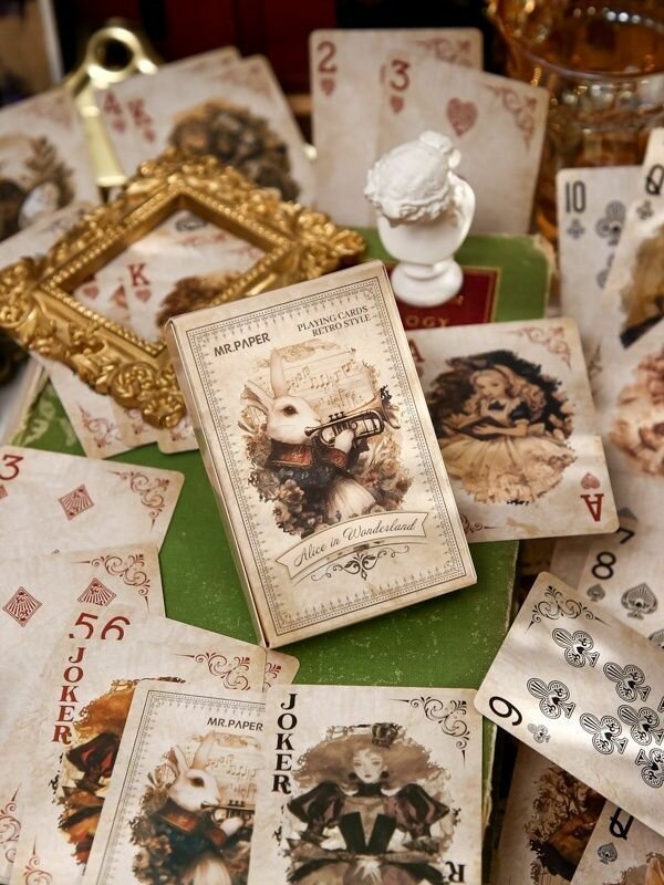 Игральные картыВинтажные игральные карты с АлисойВ