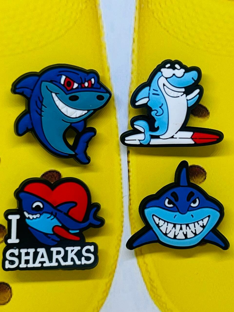 Джибитсы для Crocs Акулы 4 шт