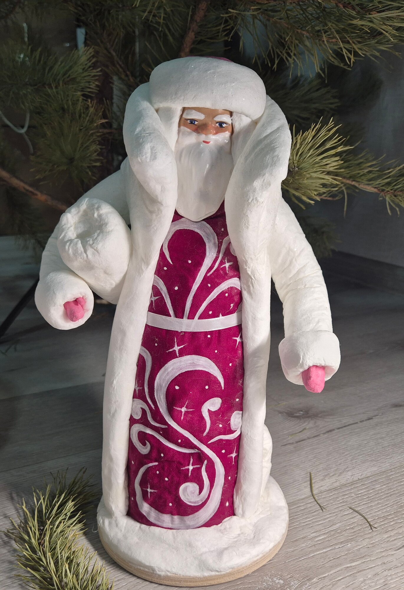 Дед Мороз красный с узорами