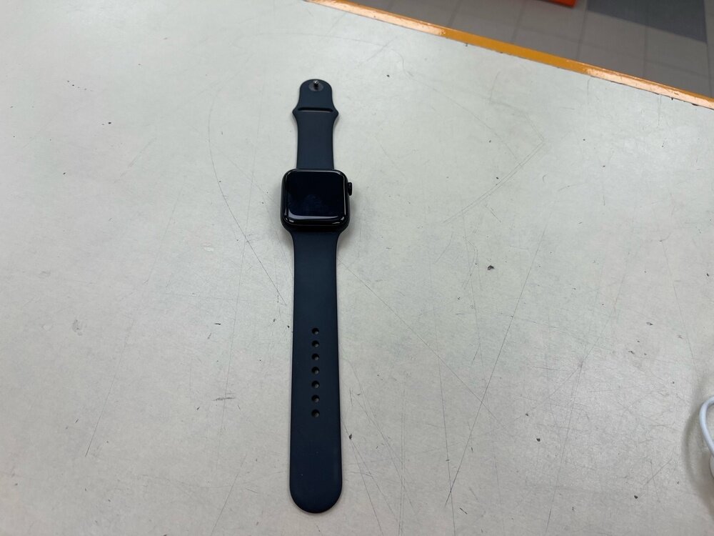 Смарт-часы Apple Watch SE 2022 44mm Silver Aluminum Case with White Sport Band, размер M/L, серебристый, (Б/У), уценка