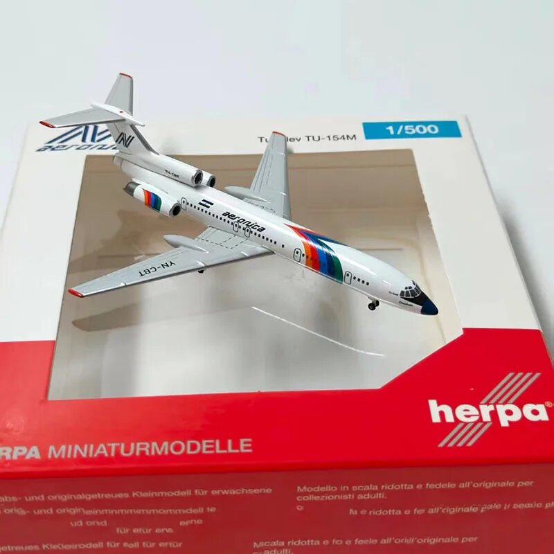 Модель самолета Ту-154М HYINUO 1:500 металл