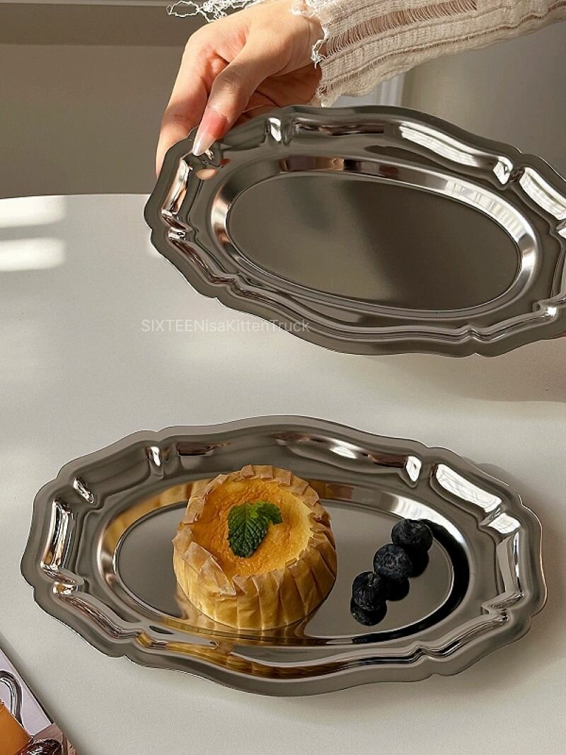 Овальный стальной поднос с волнистым бортом для десертов и чая
