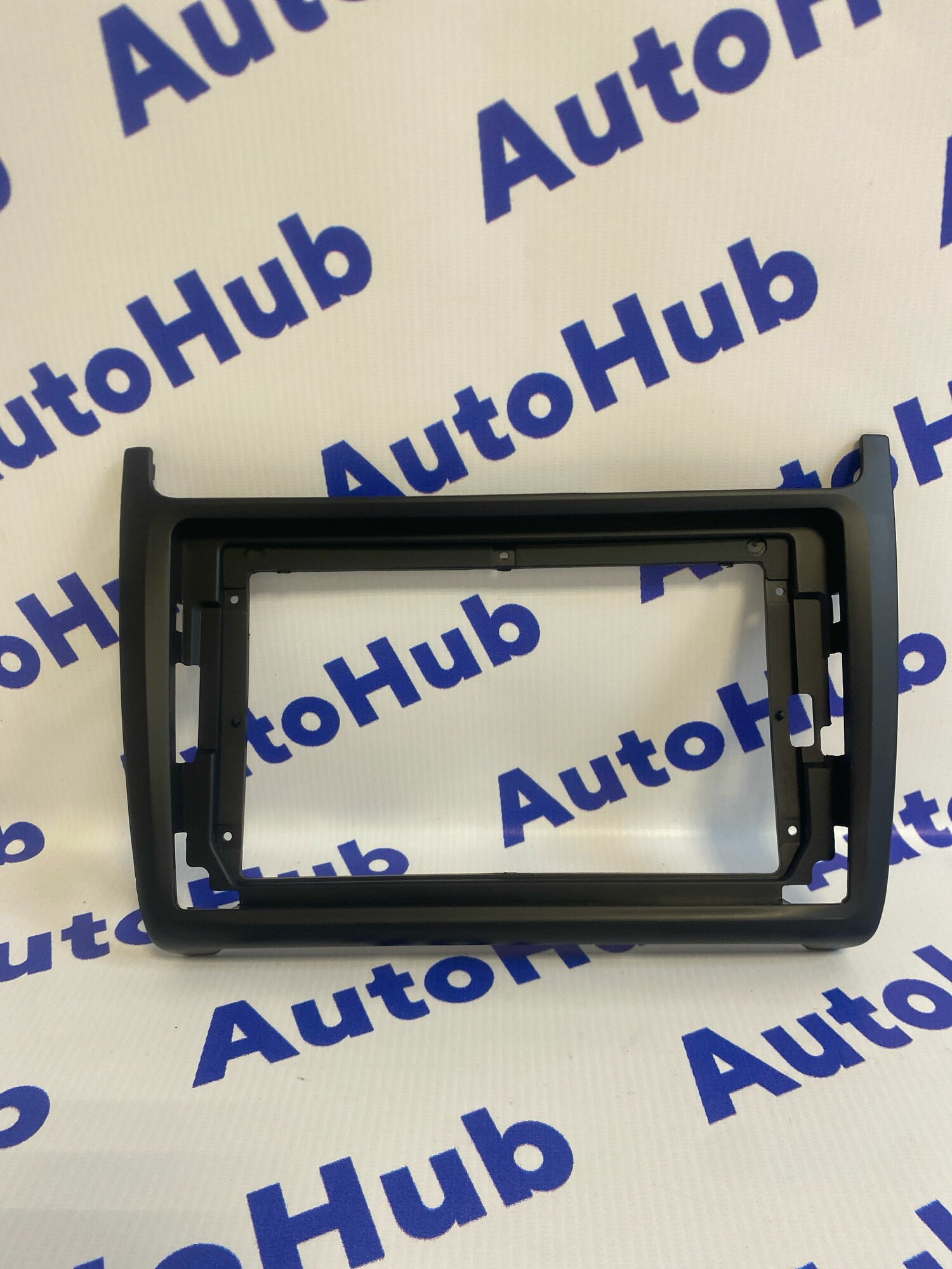 Переходная рамка для магнитолы Volkswagen Polo 2009-2020 (цвет: черный с серебристыми вставками, 9 дюймов)