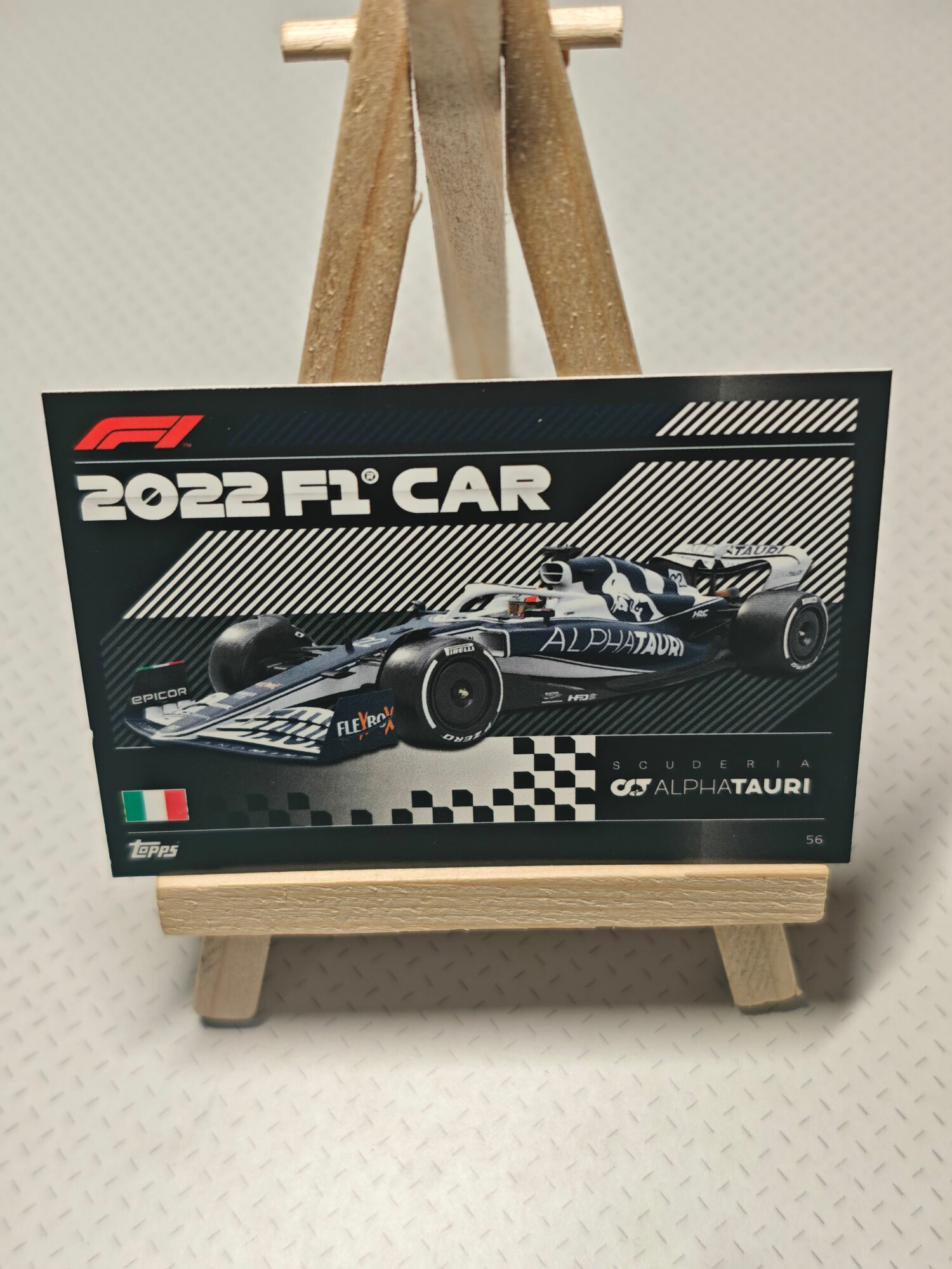 Коллекционная карточка Topps F1 Turbo ATTAX в горизонтальном стандартном формате