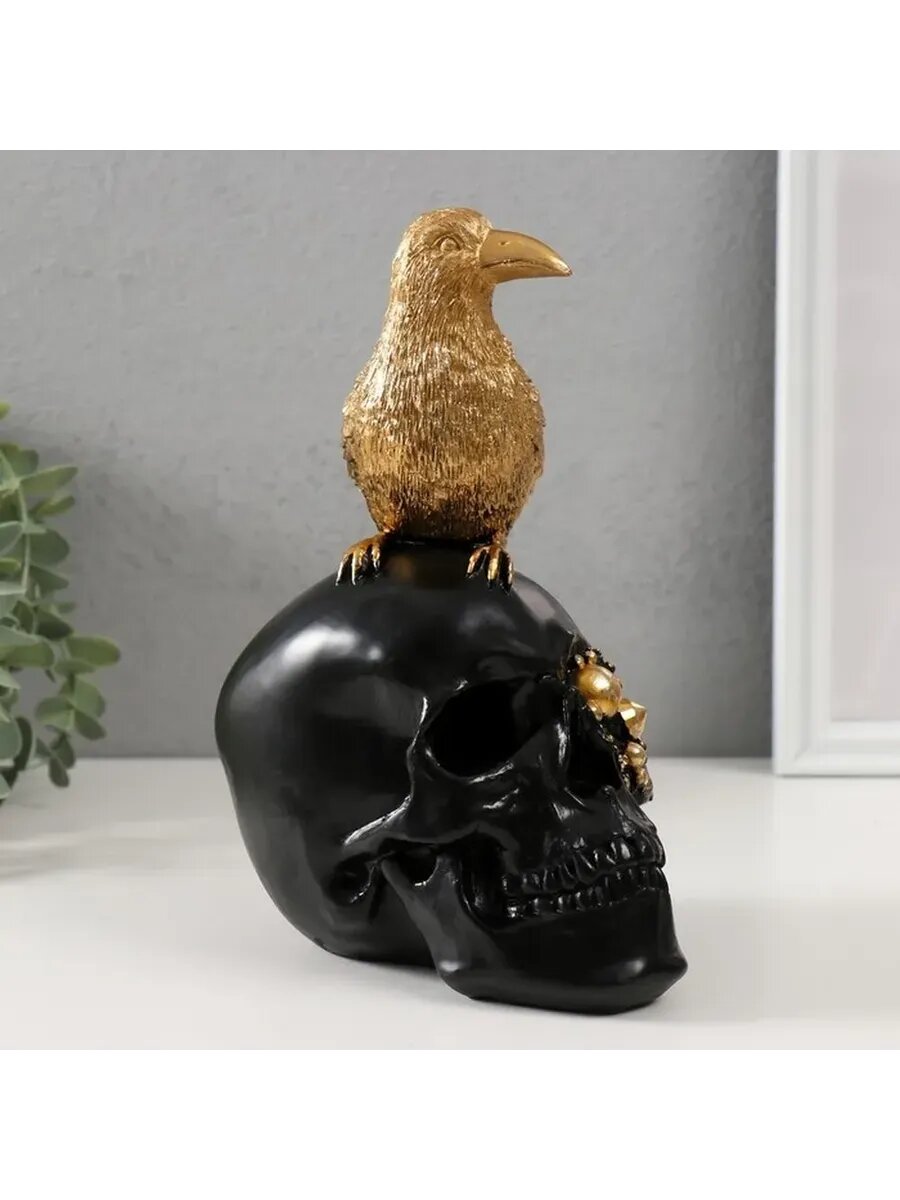 Элегантный декоративный сувенир с птицей и черепом