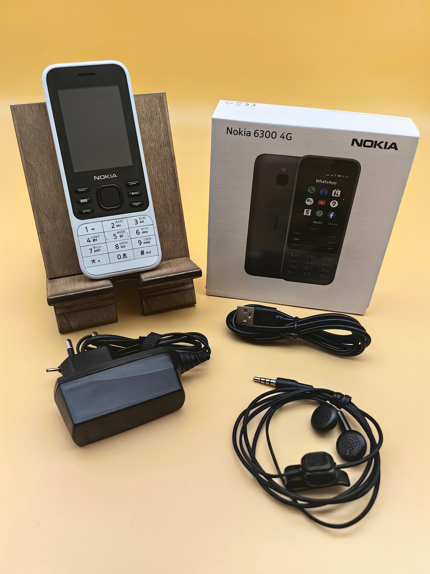 Мобильный раритетный кнопочный ретро телефон Nokia 6300 4G, Белый
