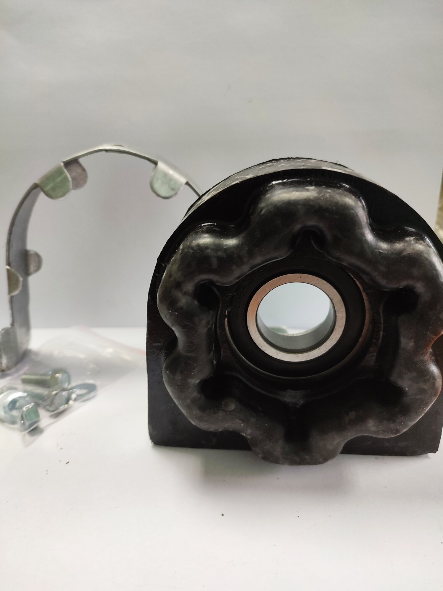 Опора карданного вала ГАЗ 3302 н/о с хомутом и креплением